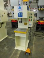 China 1KN Hydraulic Bench Press 1T Benchtop Hydraulic Press For Assembly Stamping for sale