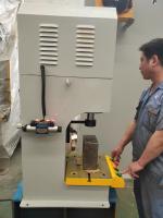 China 2.5KN Hydraulic 2.5T Table Press Machine 2.2KW C Frame 200mm Height for sale