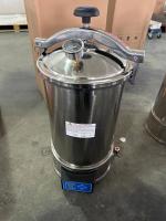 China LED Display Portable Autoclave Machine 18L/24L Capacity with 126℃ Steam Sterilization and 0.14-0.16MPa Pressure for sale