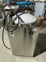 China 100L Vertical Autoclave Sterilizer Hand Wheel Operation 0.25Mpa 138℃ for sale
