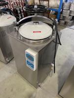 China 100L Vertical Autoclave Sterilizer Hand Wheel Operation 0.25Mpa 138℃ for sale