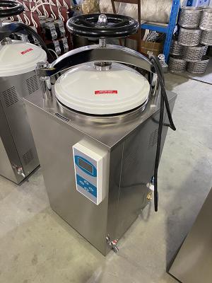 China 100L Vertical Autoclave Sterilizer Hand Wheel Operation 0.25Mpa 138℃ for sale