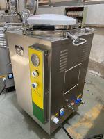 China 35L Vertical Autoclave Sterilizer 138°C Stainless Steel Laboratory Autoclave for sale