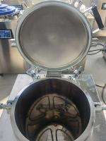 China 120L Stainless Steel Vertical Autoclave 220V 4.5kW Digital Display Bolt Lock Door for sale