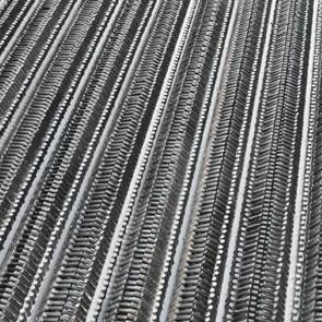 China DELLOK TP304L SMLS Stainless Steel Studded Pipe - 38mm to 219mm OD, 16m Length for Industrial Furnaces for sale