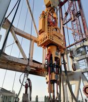 China TC135 Top Drive System with 1350 kN Hook Load and 915 mm Sheave Diameter for Oil Drilling Operations for sale