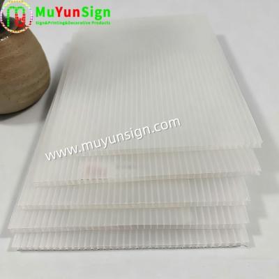 China Opaque White PP Corrugated Sheet Printable for Packaging / Displays for sale