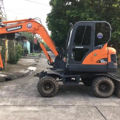 China 5 Ton Used Doosan DX55W Wheel Excavator Mini DX55 Model with Original Hydraulic Valve for sale