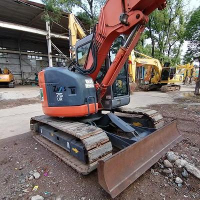 China 7.5t Operating Weight Japan Mini Second Hand Crawler Digger Original Hydraulic Valve for sale