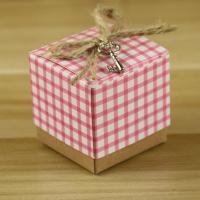 China Vintage Lattice 260g Kraft Paper Gift Box Food Container Paper Box With lanyard for sale