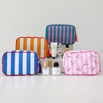China Customizable Design Lightweight 200G Compact 21.4 X 9 X 14 Cm Cosmetic Storage Bag Beauty Pouch for sale