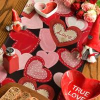China Table Runner Red Heart Linen Table Cloth Valentine's Day Festival Anniversary Decoration for sale