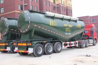 China 3-Axle Bulk Cement Tanker Semi Truck Trailer with 4'' Rubber Hose Discharge Pipe for sale
