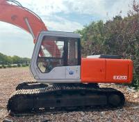China 19400KG Orange Good condition  Second-hand  Hitachi Excavator Zx200 with ISUZU AA-6BGIT Engine for sale