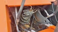 China Good condition  19400KG Orange Second-hand  Hitachi Excavator Zx200 with ISUZU AA-6BGIT Engine for sale
