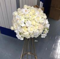 China 60cm Artificial Flower Arrangements for Wedding Tables - White/Yellow Fabric Centerpieces with OEM Options for sale