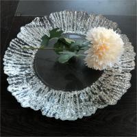 China 13 Inch Glass Charger Plates for Formal Dining Plant Pattern Custom Color 18cm Height for sale