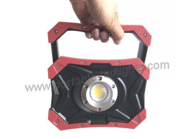China 700 Lumen Solar Powered COB LED Work Light with 5W Output and IP65 Waterproof Rating for sale