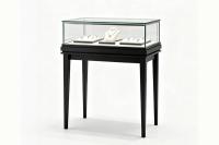 China Modern Matte Black Jewelry Display Cabinet with 360° Clear Glass and LED Illumination for Luxury Boutiques for sale