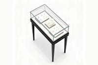 China Modern Matte Black Jewelry Display Cabinet with 360° Clear Glass and LED Illumination for Luxury Boutiques for sale