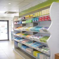 China Modern Medical Store Display Furniture and Custom Pharmacy Wall Cabinets for Retail Drugshop Interior Decoration for sale