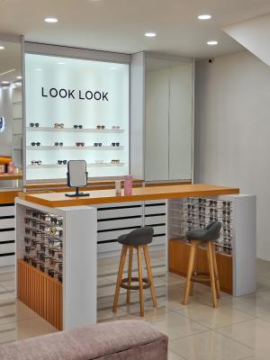 China Professional Eco-Friendly Eyewear Display Cabinet with LED Strip Lights for Supermarket Retail Interior Design for sale