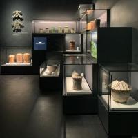 China Stylish Heavy Duty Museum Display Showcase with Security Lock Glass Doors LED Lighting Eco-Friendly Design for Historical Relics for sale
