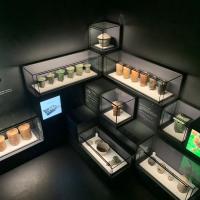 China Stylish Heavy Duty Museum Display Showcase with Security Lock Glass Doors LED Lighting Eco-Friendly Design for Historical Relics for sale