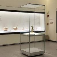 China LED Lighted Display Cabinet Glass Showcase for Jewelry Museum for sale