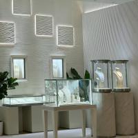 China Luxury LED Jewelry Display Cabinet High-End Glass Showcase with Lock for sale