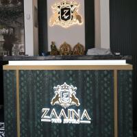 China Modern LED-Lit Eco-Friendly Jewelry Display Cabinet and Custom Display Showcase for High-End Jewelry Shop Interior Design for sale