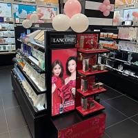 China Luxury Professional Cosmetic Display Furniture with LED Lighting and Eco-Friendly Design for Retail Stores for sale