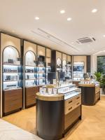 China Creative Eco-Friendly Cosmetic Display Cabinet LED Heavy Duty Retail Makeup Store Fixtures for Professional Beauty Shop for sale