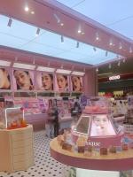 China Modern Custom LED-Lit Eco-Friendly Cosmetic Display Cabinet Retail Makeup Store Fixtures for Professional Shop Interior Design for sale