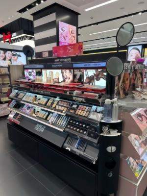 China Retail Furniture for Beauty Shops: MDF Display Counters, Cosmetic Showcases, Makeup Cabinets & Display Stands for sale