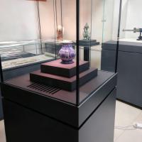 China 2025 New Design Customized High Quality Tempered Glass Wooden Museum Display Case for sale