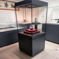 China 2025 New Design Customized High Quality Tempered Glass Wooden Museum Display Case for sale