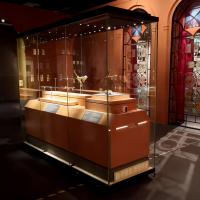 China Modular Freestanding Museum Glass Box Display Exhibitions Quality Cases for sale