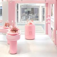China Duty Free Retail Makeup Display Cabinet Cosmetics Skincare Pop Up Exhibition Stand for sale