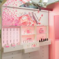 China Pastel Pink Makeup Display Kiosk, Custom Design for Beauty Salon & Shopping Mall for sale
