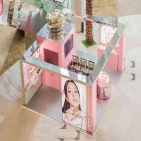 China Pastel Pink Makeup Display Kiosk, Custom Design for Beauty Salon & Shopping Mall for sale