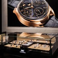 China Custom Retail Display Stand with LED and Lockable Glass for Watch Store Design for sale