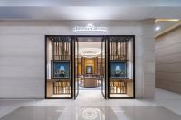 China Modern Watch Display Stand with LED and Glass Case for Jewelry Store Interior Design for sale