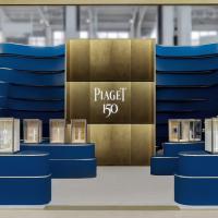 China LED-Lit Watch Cabinet with Logo Engraving & Tempered Glass for sale