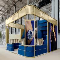 China LED-Lit Watch Cabinet with Logo Engraving & Tempered Glass for sale