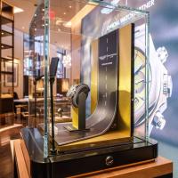 China BX Retail Watch Display Cabinet Wooden Watch Showcase with LED Spotlight for Luxury Brand Shop for sale