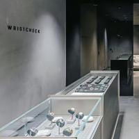 China LED-Lit Watch Cabinet with Logo Engraving & Tempered Glass for sale
