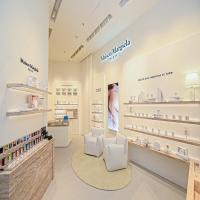 China Creative Perfume Store Furniture with Skincare Display Showcases for Boutique Cosmetic Shop Interior Decoration for sale