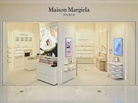 China Bespoke Stainless Steel & Tempered Glass Perfume Skincare Display Furniture LED Lighting Eco-Friendly Durable for Retail Stores for sale