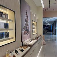 China Factory Price Perfume Display Cabinet Glass Showcase for Retail Store for sale